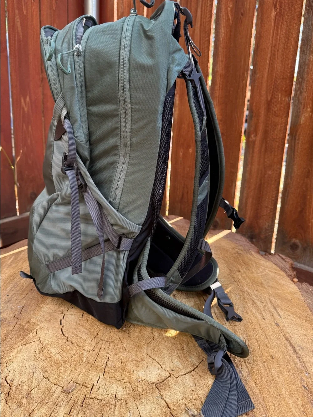 OSPREY | Bags | Osprey Mens Olive Green Hiking Backpack With Gray ...